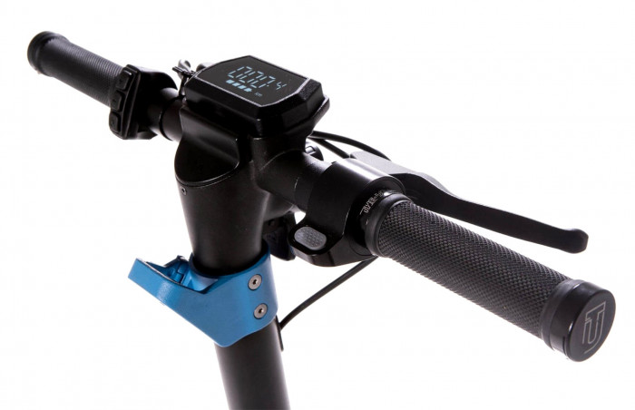 xT1 and xR1 electric scooter in stock. - Enjoy the ride